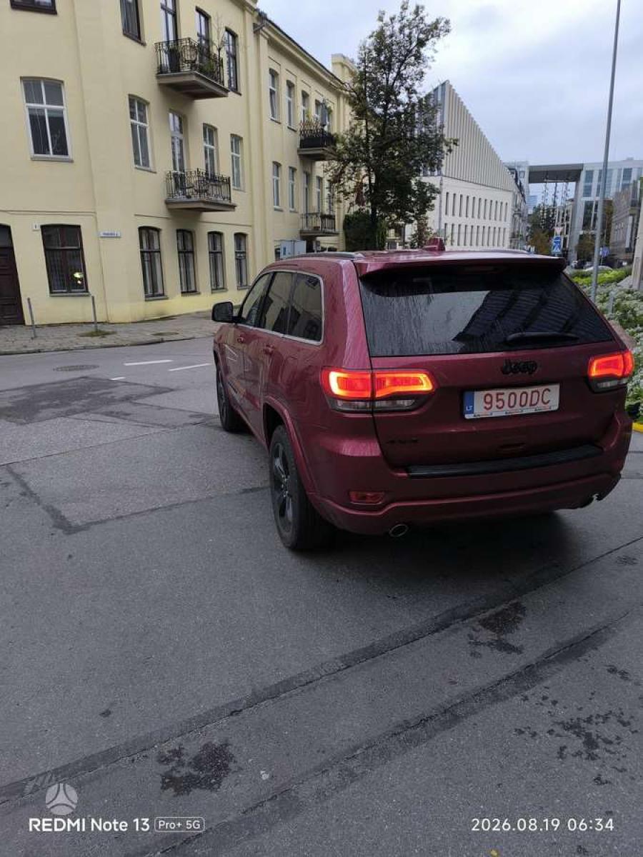 Red Jeep Grand Cherokee 2015 in Vilnius, with an engine capacity of 3.60 L and mileage of 192 thousand km for 14050 €, photo 25 on AUTOMOTO.COM.LV