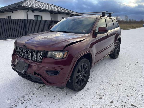 Sarkans Jeep Grand Cherokee 2017 Šauļi, ar dzinēja tilpumu 3.60 L un nobraukumu 263 tūkst. km par 10500 €, foto 1 vietnē AUTOMOTO.COM.LV