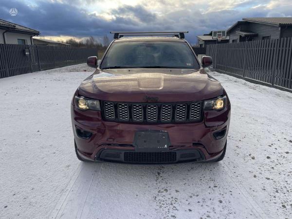 Sarkans Jeep Grand Cherokee 2017 Šauļi, ar dzinēja tilpumu 3.60 L un nobraukumu 263 tūkst. km par 10500 €, foto 2 vietnē AUTOMOTO.COM.LV