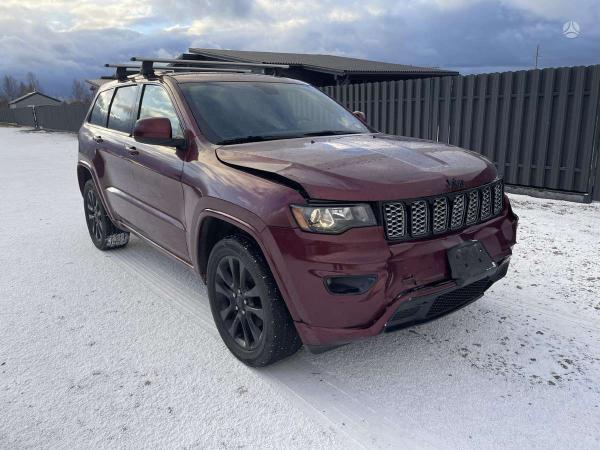 Sarkans Jeep Grand Cherokee 2017 Šauļi, ar dzinēja tilpumu 3.60 L un nobraukumu 263 tūkst. km par 10500 €, foto 3 vietnē AUTOMOTO.COM.LV