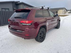 Red Jeep Grand Cherokee 2017 in Siauliai, with an engine capacity of 3.60 L and mileage of 263 thousand km for 10500 €, photo 4 on AUTOMOTO.COM.LV