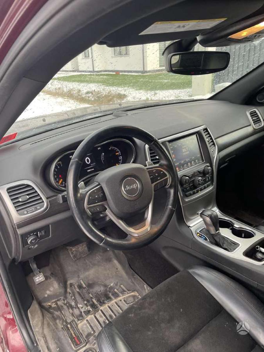 Red Jeep Grand Cherokee 2017 in Siauliai, with an engine capacity of 3.60 L and mileage of 263 thousand km for 10500 €, photo 10 on AUTOMOTO.COM.LV
