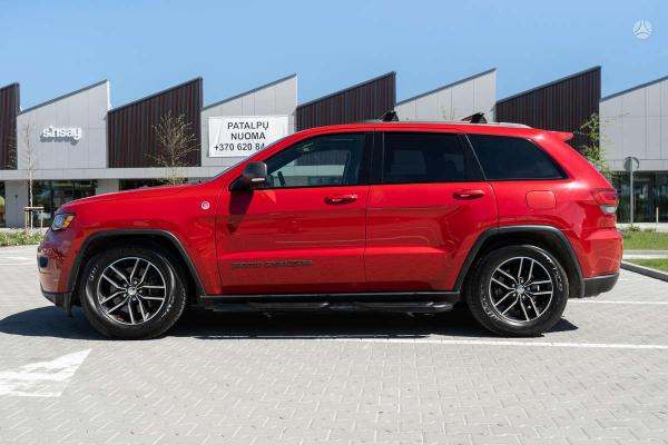 Sarkans Jeep Grand Cherokee 2017 Viļņa, ar dzinēja tilpumu 5.65 L un nobraukumu 130 tūkst. km par 21500 €, foto 4 vietnē AUTOMOTO.COM.LV