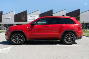 Red Jeep Grand Cherokee 2017 in Vilnius, with an engine capacity of 5.65 L and mileage of 130 thousand km for 21500 €, photo 5 on AUTOMOTO.COM.LV