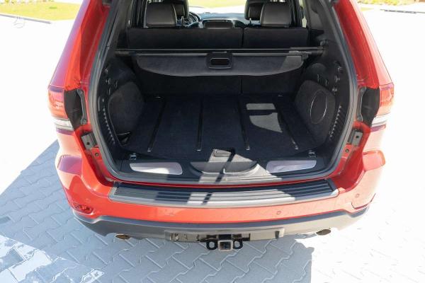 Sarkans Jeep Grand Cherokee 2017 Viļņa, ar dzinēja tilpumu 5.65 L un nobraukumu 130 tūkst. km par 21500 €, foto 7 vietnē AUTOMOTO.COM.LV