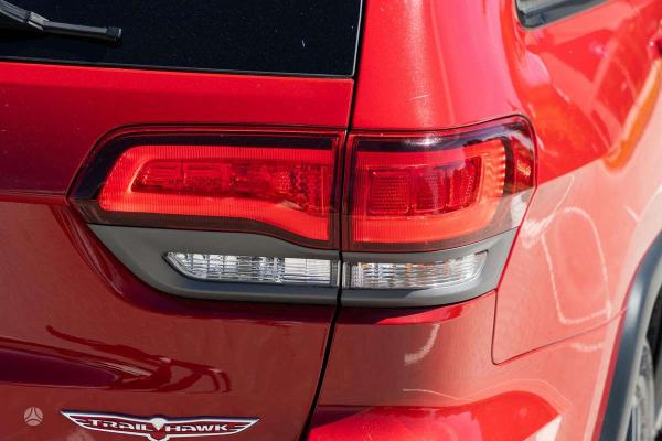 Sarkans Jeep Grand Cherokee 2017 Viļņa, ar dzinēja tilpumu 5.65 L un nobraukumu 130 tūkst. km par 21500 €, foto 9 vietnē AUTOMOTO.COM.LV