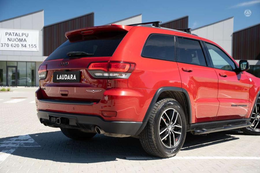Red Jeep Grand Cherokee 2017 in Vilnius, with an engine capacity of 5.65 L and mileage of 130 thousand km for 21500 €, photo 11 on AUTOMOTO.COM.LV