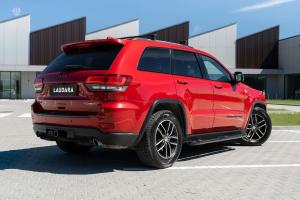 Red Jeep Grand Cherokee 2017 in Vilnius, with an engine capacity of 5.65 L and mileage of 130 thousand km for 21500 €, photo 12 on AUTOMOTO.COM.LV