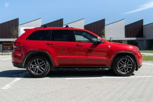 Red Jeep Grand Cherokee 2017 in Vilnius, with an engine capacity of 5.65 L and mileage of 130 thousand km for 21500 €, photo 13 on AUTOMOTO.COM.LV