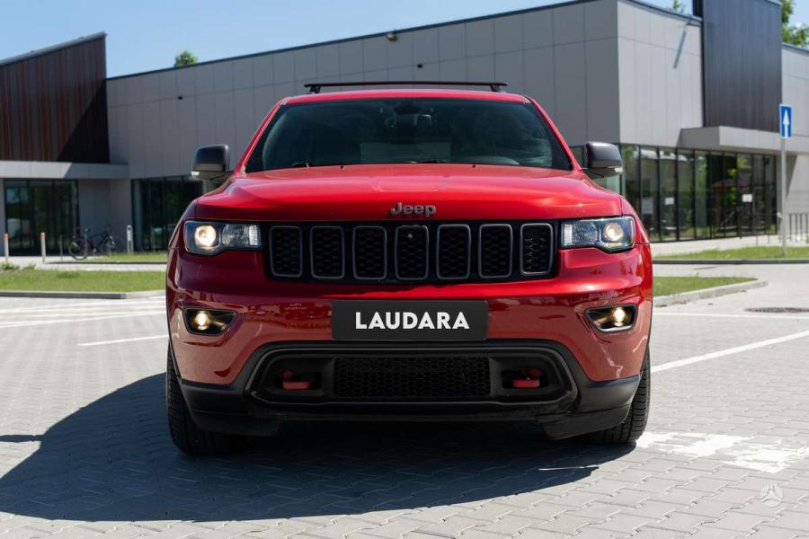 Red Jeep Grand Cherokee 2017 in Vilnius, with an engine capacity of 5.65 L and mileage of 130 thousand km for 21500 €, photo 14 on AUTOMOTO.COM.LV
