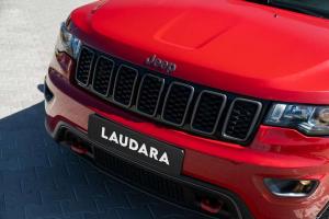 Red Jeep Grand Cherokee 2017 in Vilnius, with an engine capacity of 5.65 L and mileage of 130 thousand km for 21500 €, photo 15 on AUTOMOTO.COM.LV
