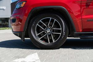 Red Jeep Grand Cherokee 2017 in Vilnius, with an engine capacity of 5.65 L and mileage of 130 thousand km for 21500 €, photo 17 on AUTOMOTO.COM.LV