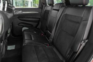 Red Jeep Grand Cherokee 2017 in Vilnius, with an engine capacity of 5.65 L and mileage of 130 thousand km for 21500 €, photo 22 on AUTOMOTO.COM.LV