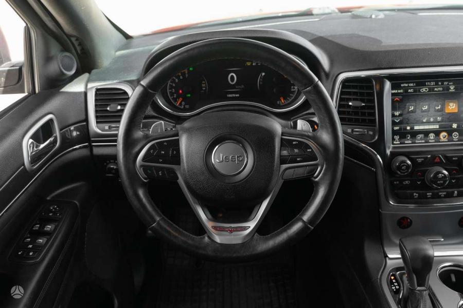 Red Jeep Grand Cherokee 2017 in Vilnius, with an engine capacity of 5.65 L and mileage of 130 thousand km for 21500 €, photo 24 on AUTOMOTO.COM.LV