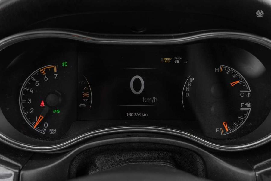 Red Jeep Grand Cherokee 2017 in Vilnius, with an engine capacity of 5.65 L and mileage of 130 thousand km for 21500 €, photo 25 on AUTOMOTO.COM.LV