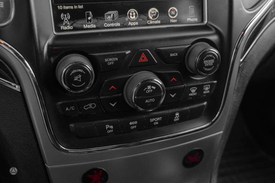 Red Jeep Grand Cherokee 2017 in Vilnius, with an engine capacity of 5.65 L and mileage of 130 thousand km for 21500 €, photo 31 on AUTOMOTO.COM.LV