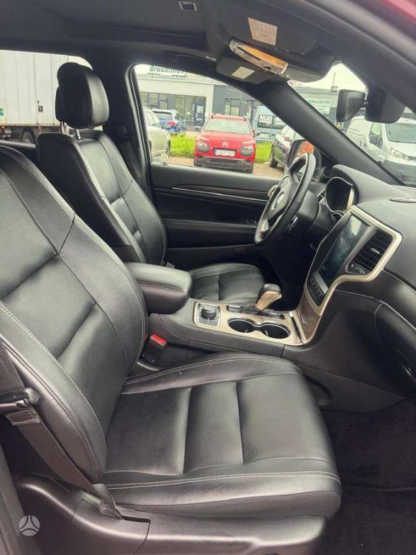 Red Jeep Grand Cherokee 2017 in Klaipeda, with an engine capacity of 3.60 L and mileage of 155 thousand km for 17200 €, photo 7 on AUTOMOTO.COM.LV