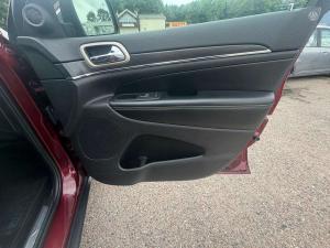 Sarkans Jeep Grand Cherokee 2017 Klaipėda, ar dzinēja tilpumu 3.60 L un nobraukumu 155 tūkst. km par 17200 €, foto 9 vietnē AUTOMOTO.COM.LV