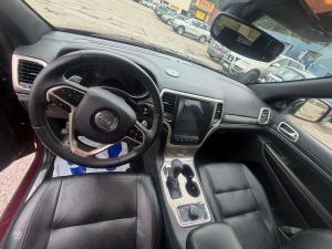 Sarkans Jeep Grand Cherokee 2017 Klaipėda, ar dzinēja tilpumu 3.60 L un nobraukumu 155 tūkst. km par 17200 €, foto 12 vietnē AUTOMOTO.COM.LV