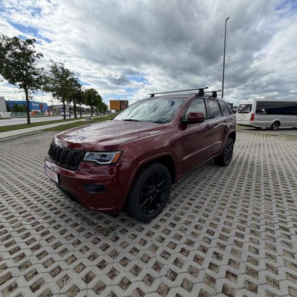 Sarkans Jeep Grand Cherokee 2017 Šauļi, ar dzinēja tilpumu 3.60 L un nobraukumu 264 tūkst. km par 13800 €, foto 1 vietnē AUTOMOTO.COM.LV