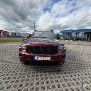 Red Jeep Grand Cherokee 2017 in Siauliai, with an engine capacity of 3.60 L and mileage of 264 thousand km for 13800 €, photo 3 on AUTOMOTO.COM.LV