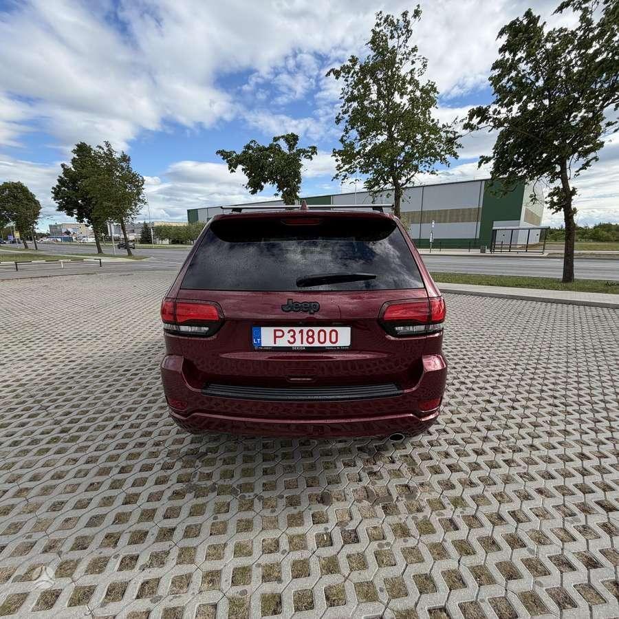 Red Jeep Grand Cherokee 2017 in Siauliai, with an engine capacity of 3.60 L and mileage of 264 thousand km for 13800 €, photo 6 on AUTOMOTO.COM.LV