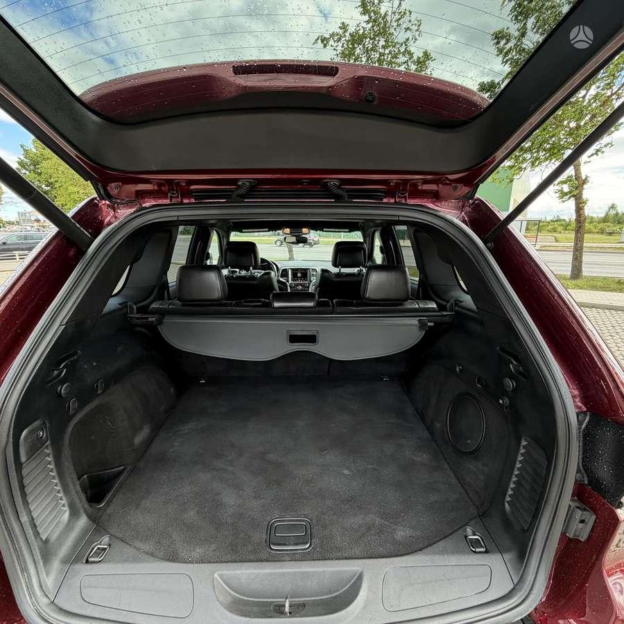 Red Jeep Grand Cherokee 2017 in Siauliai, with an engine capacity of 3.60 L and mileage of 264 thousand km for 13800 €, photo 12 on AUTOMOTO.COM.LV