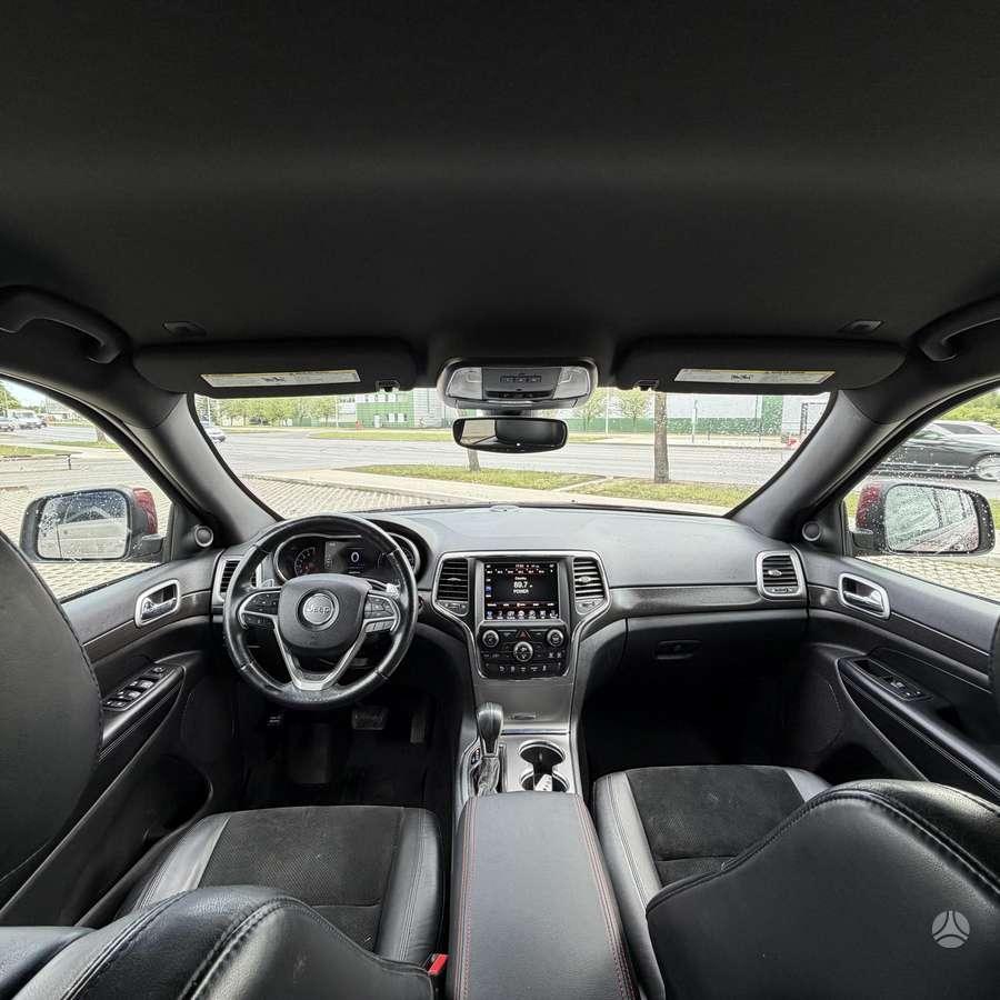 Red Jeep Grand Cherokee 2017 in Siauliai, with an engine capacity of 3.60 L and mileage of 264 thousand km for 13800 €, photo 13 on AUTOMOTO.COM.LV