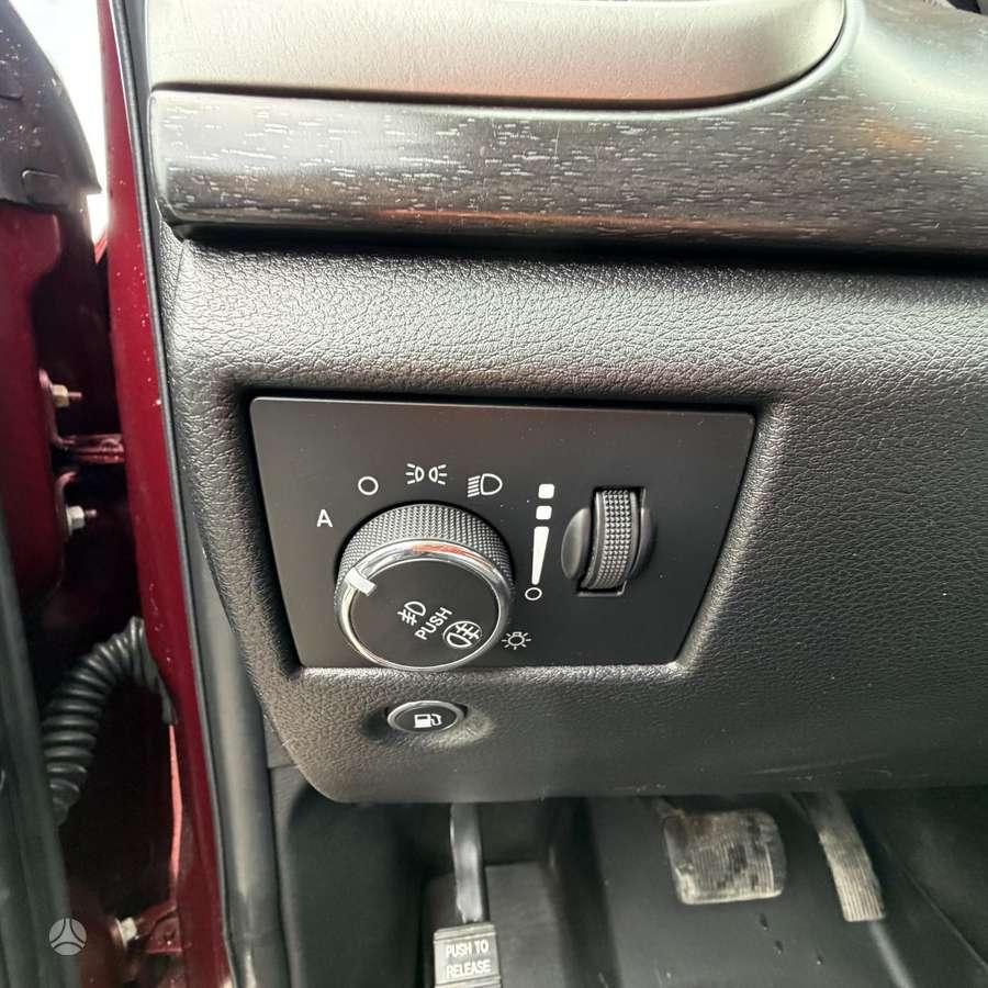 Red Jeep Grand Cherokee 2017 in Siauliai, with an engine capacity of 3.60 L and mileage of 264 thousand km for 13800 €, photo 22 on AUTOMOTO.COM.LV