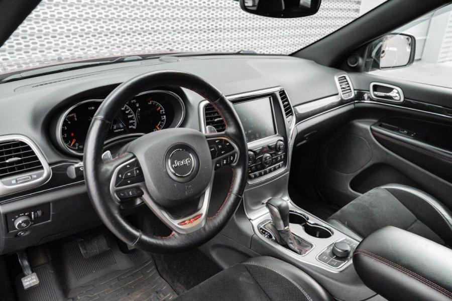 Sarkans Jeep Grand Cherokee 2017 Mārupe, ar dzinēja tilpumu 3.00 L un nobraukumu 140 tūkst. km par 21750 €, foto 13 vietnē AUTOMOTO.COM.LV