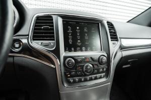 Sarkans Jeep Grand Cherokee 2017 Mārupe, ar dzinēja tilpumu 3.00 L un nobraukumu 140 tūkst. km par 21750 €, foto 21 vietnē AUTOMOTO.COM.LV