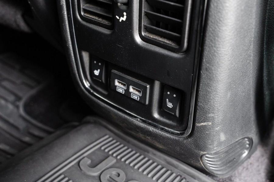 Sarkans Jeep Grand Cherokee 2017 Mārupe, ar dzinēja tilpumu 3.00 L un nobraukumu 140 tūkst. km par 21750 €, foto 23 vietnē AUTOMOTO.COM.LV