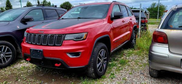 Red Jeep Grand Cherokee 2017 in Kretinga, with an engine capacity of 5.65 L and mileage of 154 thousand km for 19900 €, photo 1 on AUTOMOTO.COM.LV