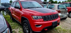 Red Jeep Grand Cherokee 2017 in Kretinga, with an engine capacity of 5.65 L and mileage of 154 thousand km for 19900 €, photo 3 on AUTOMOTO.COM.LV