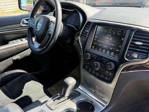 Red Jeep Grand Cherokee 2017 in Kretinga, with an engine capacity of 5.65 L and mileage of 154 thousand km for 19900 €, photo 11 on AUTOMOTO.COM.LV