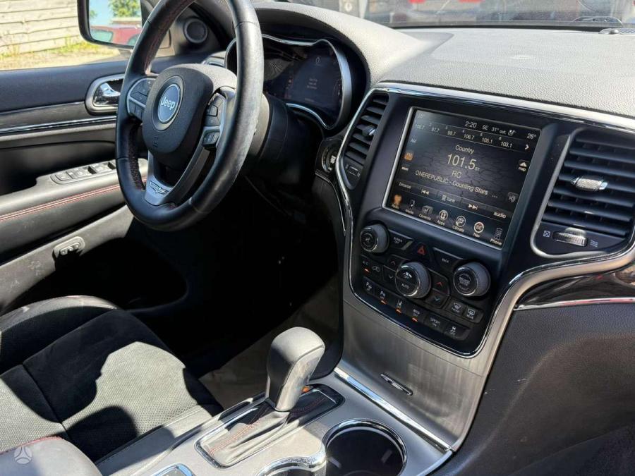 Red Jeep Grand Cherokee 2017 in Kretinga, with an engine capacity of 5.65 L and mileage of 154 thousand km for 19900 €, photo 11 on AUTOMOTO.COM.LV