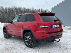 Red Jeep Grand Cherokee 2018 in Parnu, with an engine capacity of 3.00 L and mileage of 198 thousand km for 21000 €, photo 2 on AUTOMOTO.COM.LV