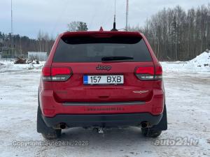 Red Jeep Grand Cherokee 2018 in Parnu, with an engine capacity of 3.00 L and mileage of 198 thousand km for 21000 €, photo 5 on AUTOMOTO.COM.LV