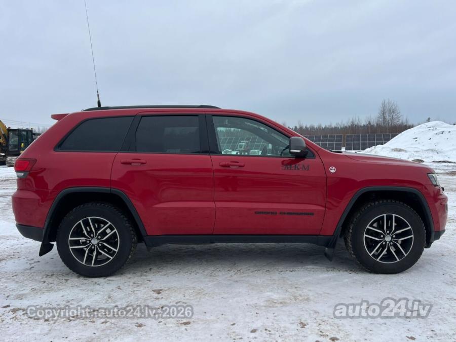Red Jeep Grand Cherokee 2018 in Parnu, with an engine capacity of 3.00 L and mileage of 198 thousand km for 21000 €, photo 7 on AUTOMOTO.COM.LV