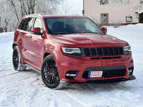 Red Jeep Grand Cherokee 2018 in Vilnius, with an engine capacity of 6.40 L and mileage of 93 thousand km for 42000 €, photo 1 on AUTOMOTO.COM.LV