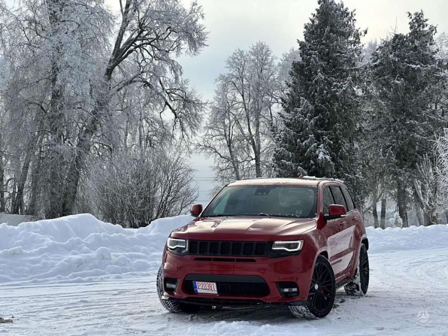 Красный Джип Гранд Чероки 2018 в Вильнюс, объемом двигателя 6.40 л и пробегом 93 тыс. км за 42000 €, фото 9 на AUTOMOTO.COM.LV