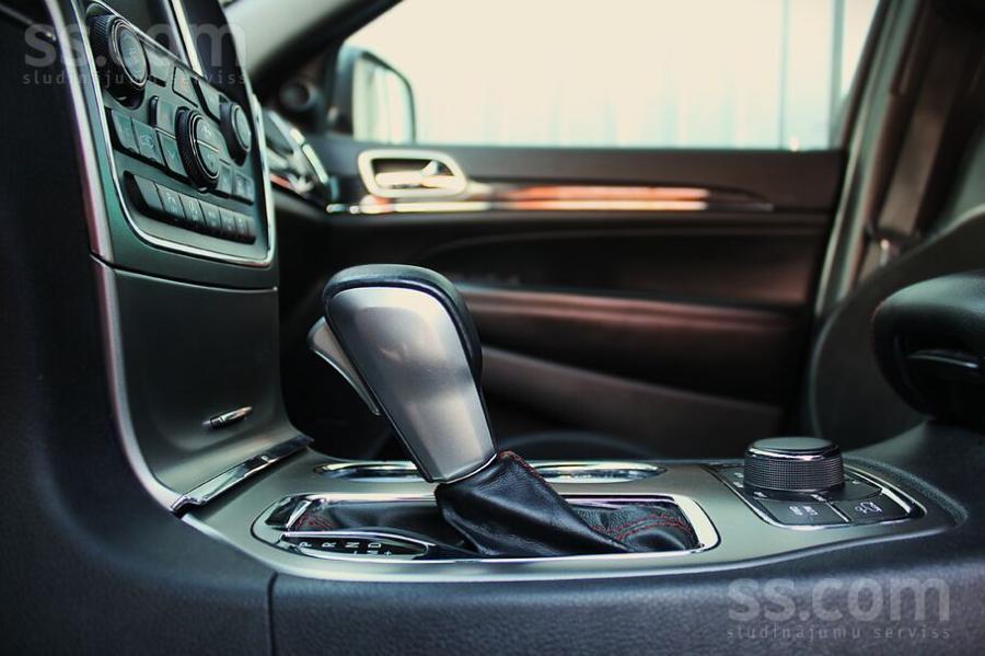 Sarkans Jeep Grand Cherokee 2019 Rīga, ar dzinēja tilpumu 3.00 L un nobraukumu 0 tūkst. km par 18850 €, foto 18 vietnē AUTOMOTO.COM.LV
