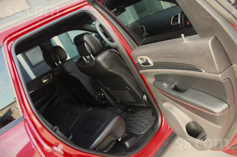 Sarkans Jeep Grand Cherokee 2019 Rīga, ar dzinēja tilpumu 3.00 L un nobraukumu 0 tūkst. km par 18850 €, foto 27 vietnē AUTOMOTO.COM.LV