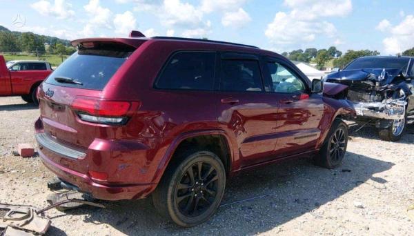 Red Jeep Grand Cherokee 2019 in Kaunas, with an engine capacity of 3.60 L and mileage of 59 thousand km for 9600 €, photo 3 on AUTOMOTO.COM.LV