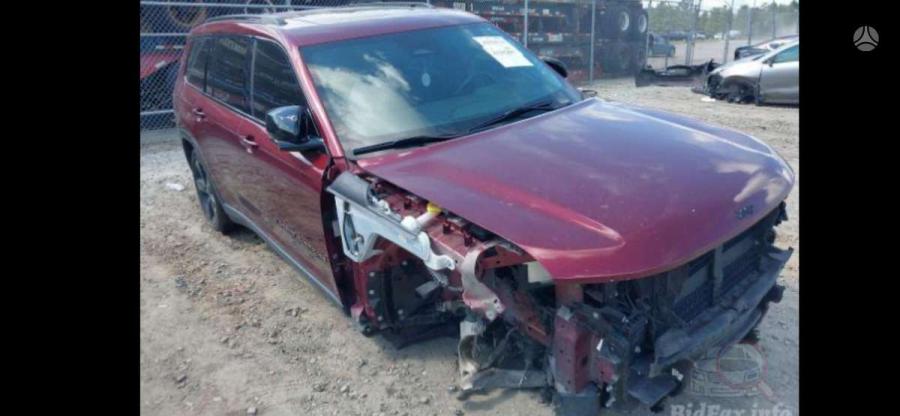Red Jeep Grand Cherokee 2021 in Kaunas, with an engine capacity of 3.60 L and mileage of 91 thousand km for 17500 €, photo 3 on AUTOMOTO.COM.LV