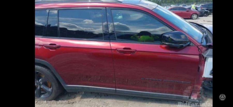 Red Jeep Grand Cherokee 2021 in Kaunas, with an engine capacity of 3.60 L and mileage of 91 thousand km for 17500 €, photo 7 on AUTOMOTO.COM.LV