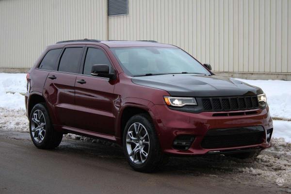 Red Jeep Grand Cherokee 2021 in Vilnius, with an engine capacity of 3.60 L and mileage of 52 thousand km for 20222 €, photo 1 on AUTOMOTO.COM.LV