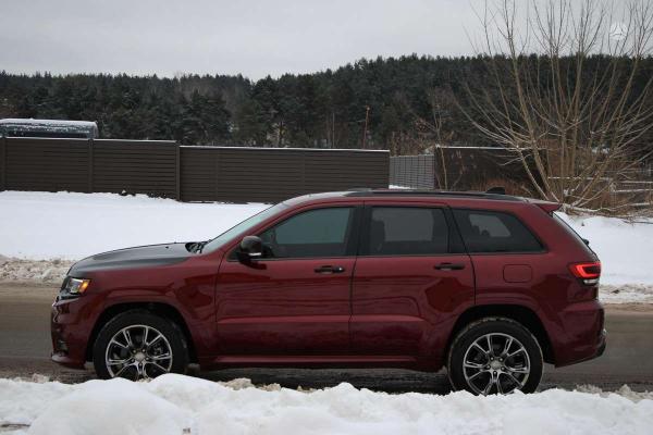 Sarkans Jeep Grand Cherokee 2021 Viļņa, ar dzinēja tilpumu 3.60 L un nobraukumu 52 tūkst. km par 20222 €, foto 4 vietnē AUTOMOTO.COM.LV
