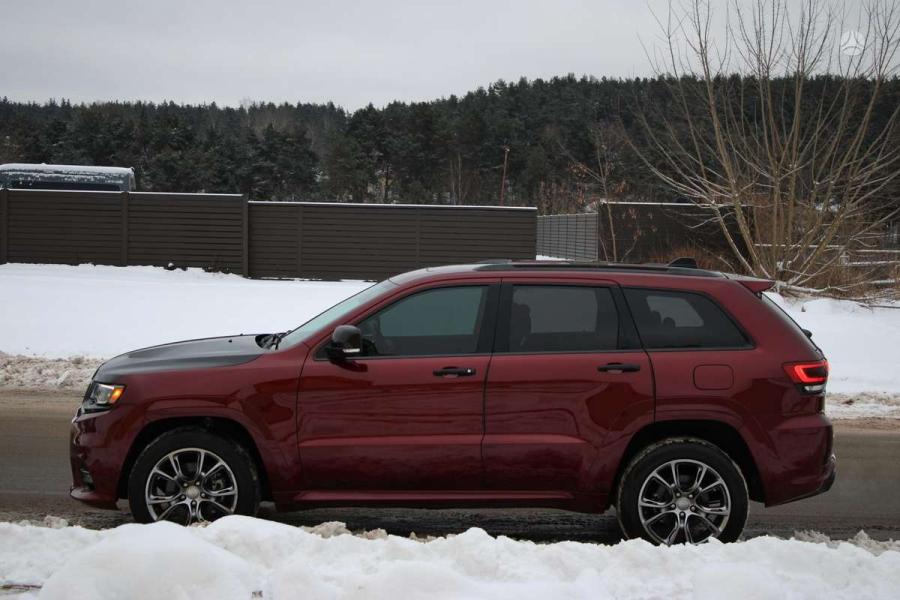 Sarkans Jeep Grand Cherokee 2021 Viļņa, ar dzinēja tilpumu 3.60 L un nobraukumu 52 tūkst. km par 20222 €, foto 4 vietnē AUTOMOTO.COM.LV