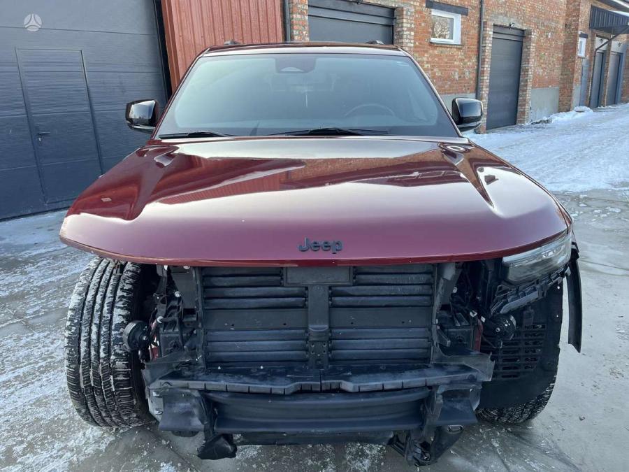 Red Jeep Grand Cherokee 2021 in Kaunas, with an engine capacity of 3.60 L and mileage of 92 thousand km for 17700 €, photo 2 on AUTOMOTO.COM.LV